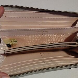 kate spade | Bags | Giveaway Cassandra Kate Spade Cream And White Zip ...